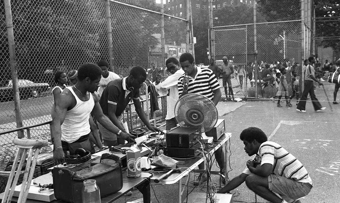 Music | The Breaks, a breaking encyclopedia